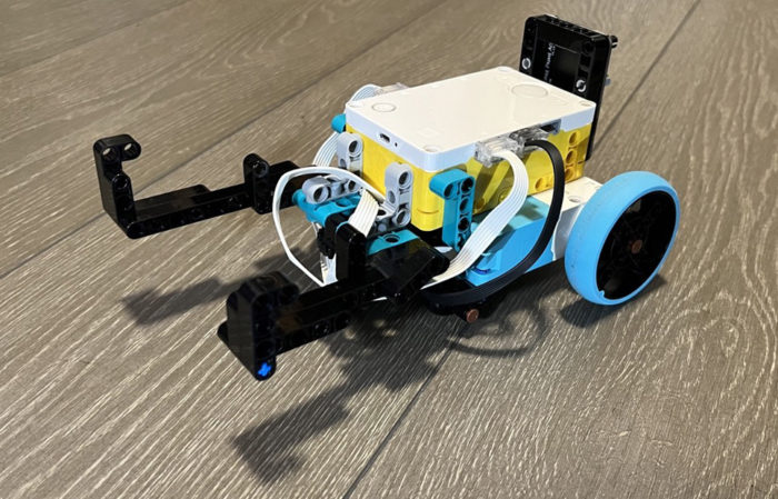 QikEasy | Product Identifying & Sorting Robot